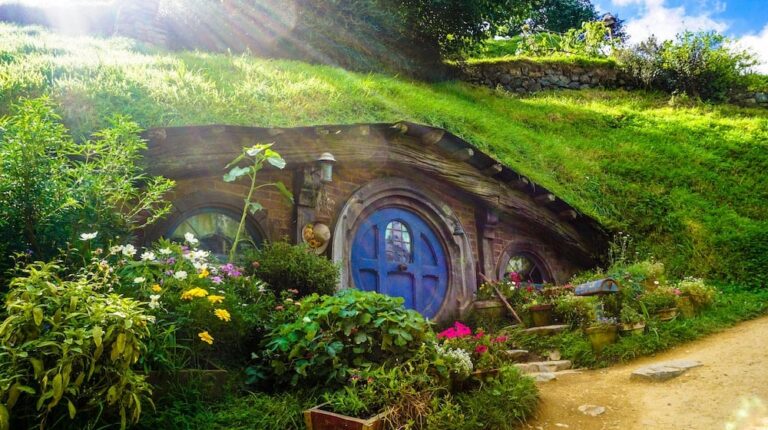 How to Build a Hobbit House DIY Projects: Expert Guides for Home ...